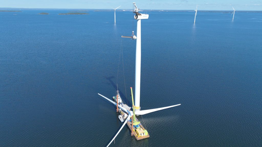 World First: InnoVent and Liftra Deploy a Self-Hoisting Crane on an ...